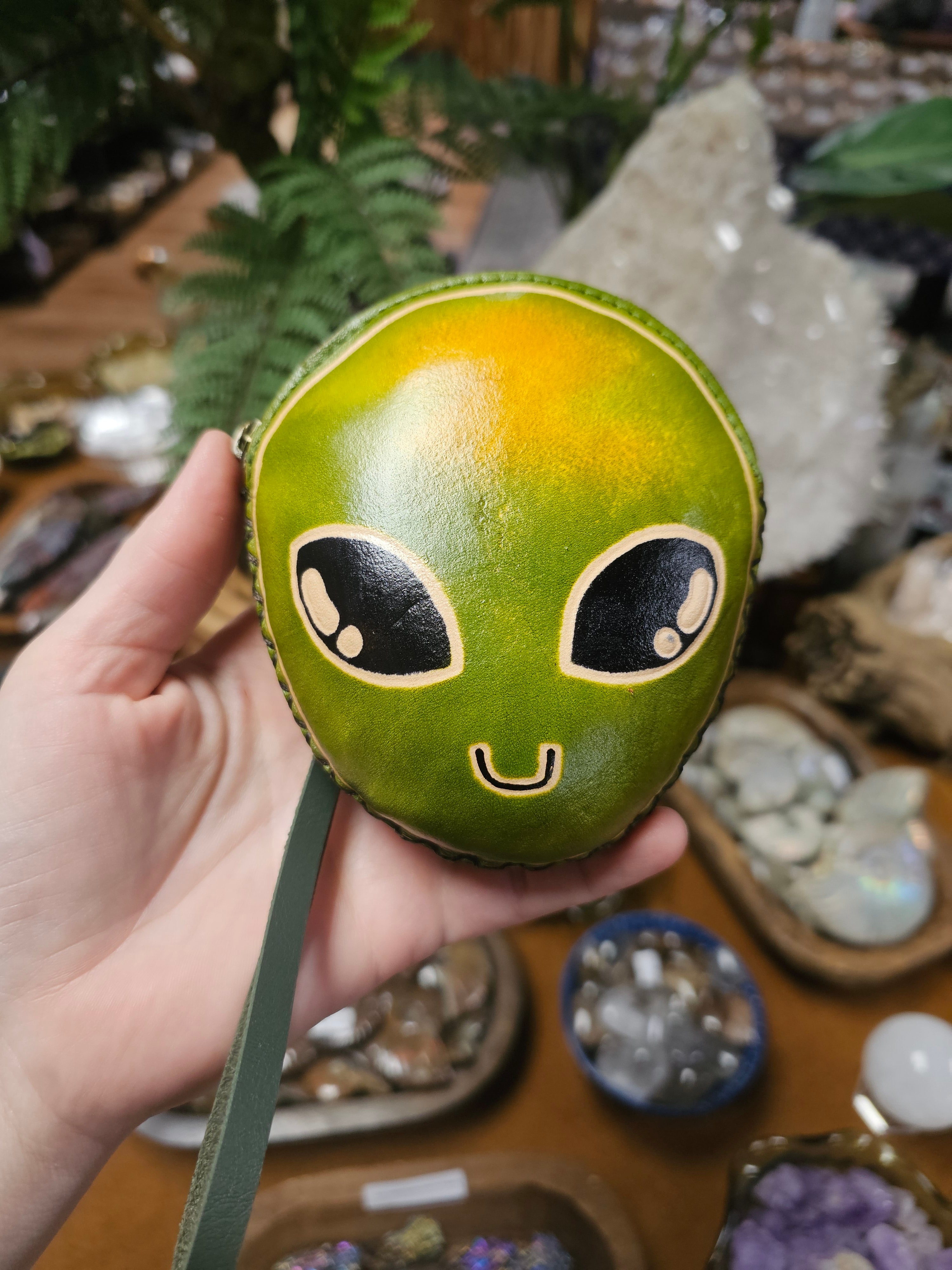 Alien coin purse – The Crystal Cellar